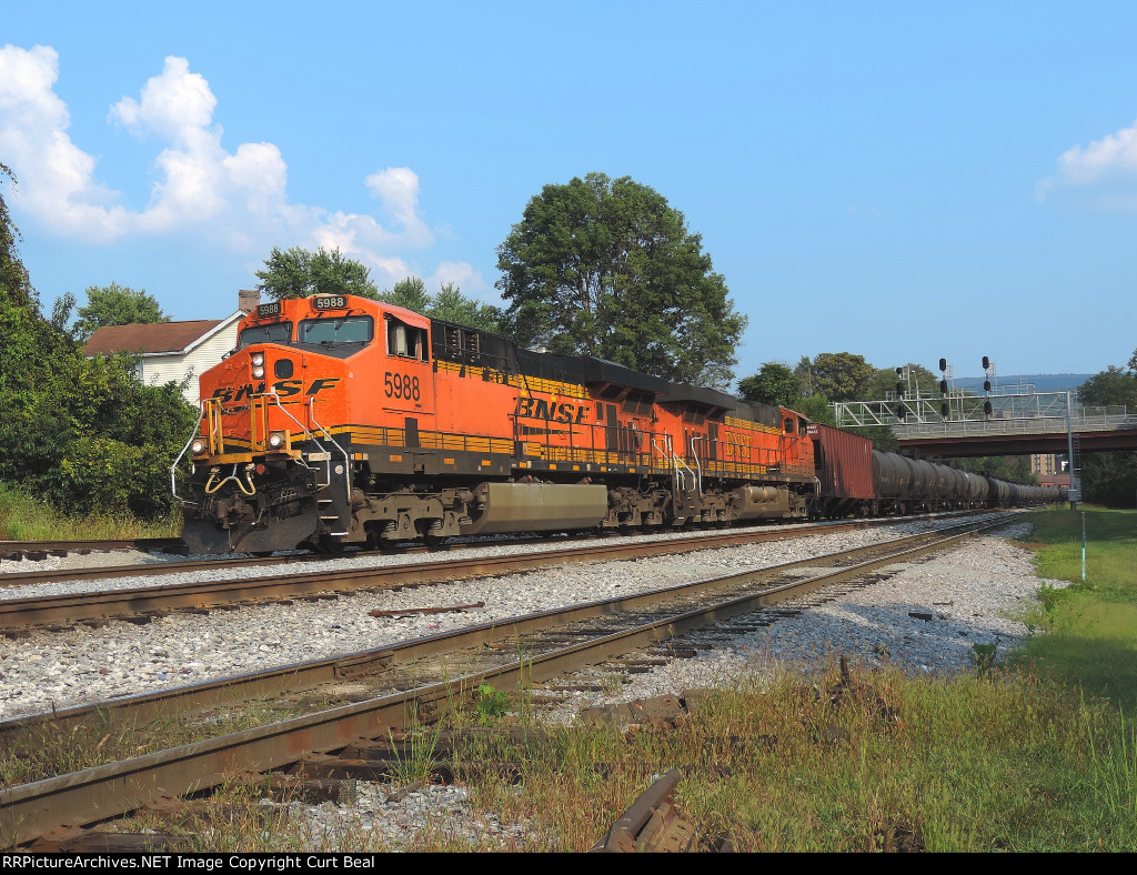 BNSF 5988 and 7722